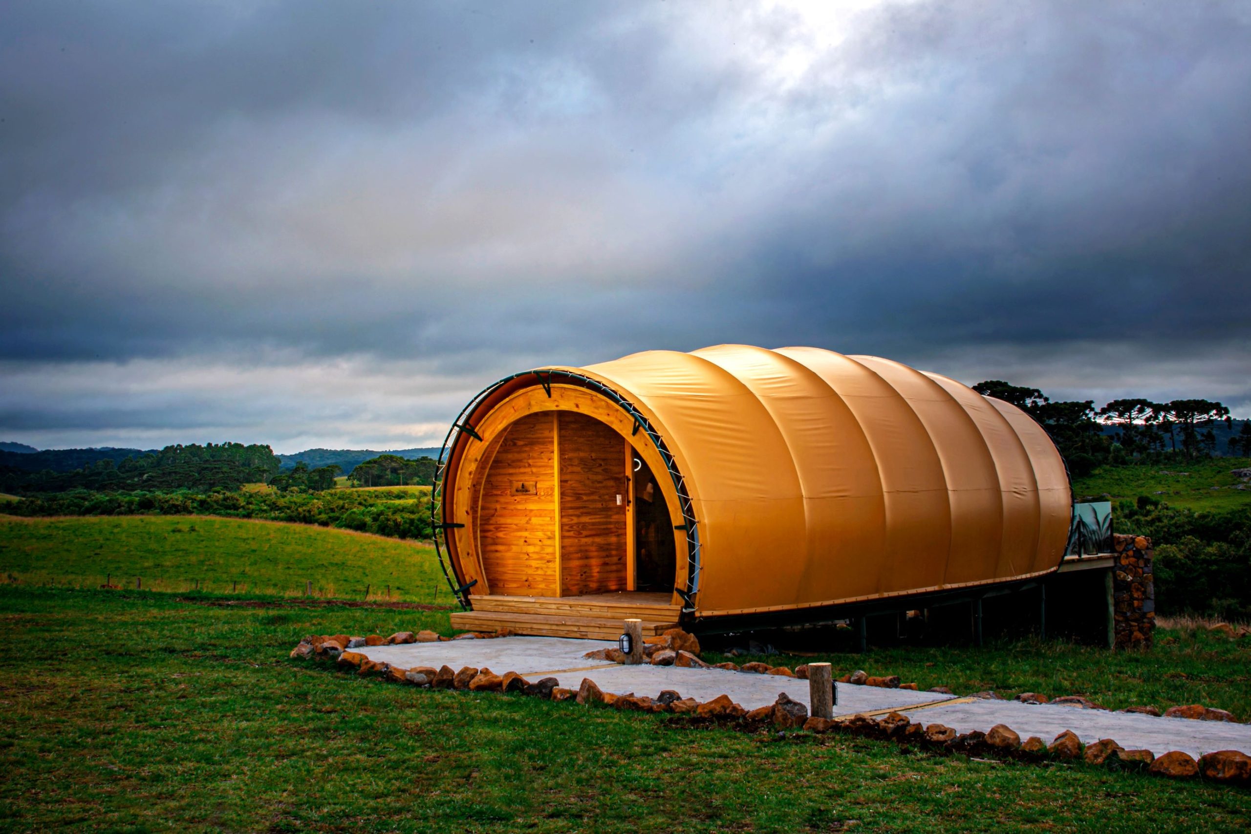 REFÚGIOS NO BRASIL - The Traveller